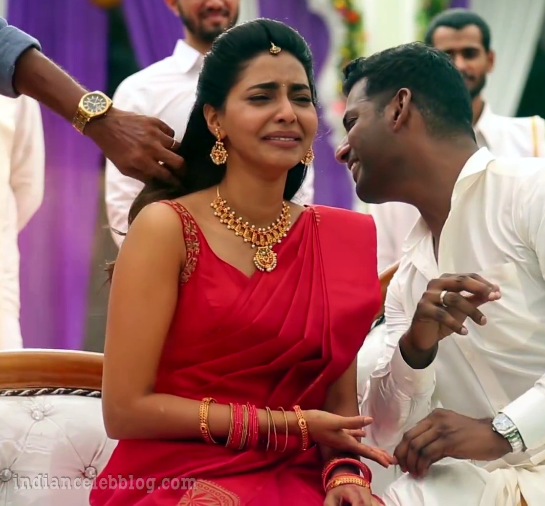 Aishwarya lekshmi tamil action S1 32 hot sari pic – indiancelebblog