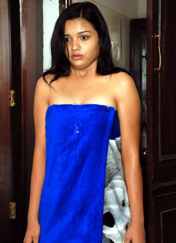 Yamini telugu meenakshi serial actress t1 8 hot pics – indiancelebblog