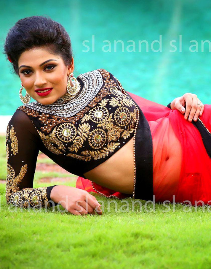 Avanthika mohan mallu actress t1 16 hot saree navel photo – indiancelebblog