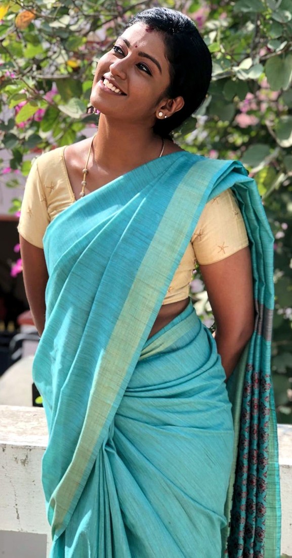Roshni haripriyan barathi kannamma actress t1 10 hot saree photo ...