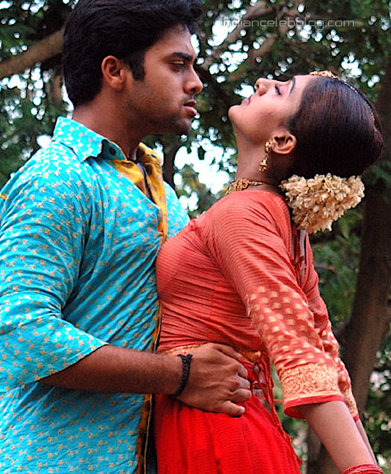 Sheela navdeep seethakoka chiluka 5 hot romance stills – indiancelebblog