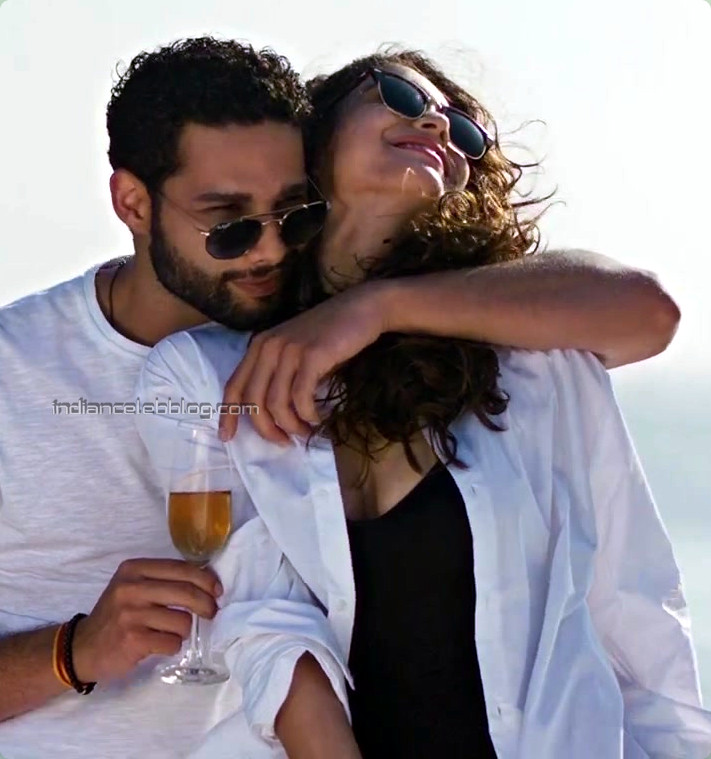 Sharvari wagh bunty aur babli 8 hot swimsuit hd caps – indiancelebblog