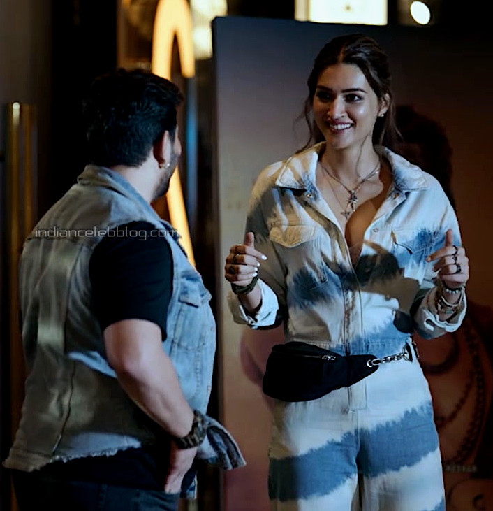 Kriti sanon bachchan pandey 17 hot hd caps – indiancelebblog