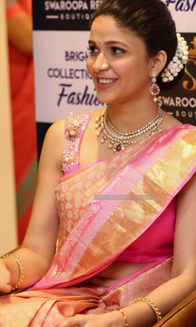 Lavanya tripathi tollywood event ss1 11 hot saree navel stills ...