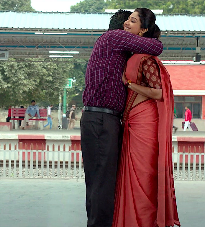 Shilpa shetty bollywood nikamma 19 hot saree romance hd caps ...
