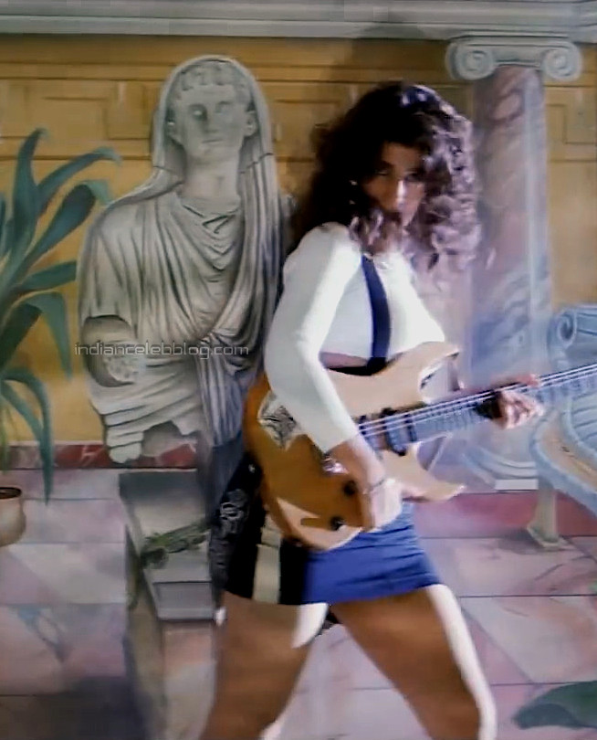 Twinkle khanna bollywood 23 jab pyaar hot legs hd stills – indiancelebblog