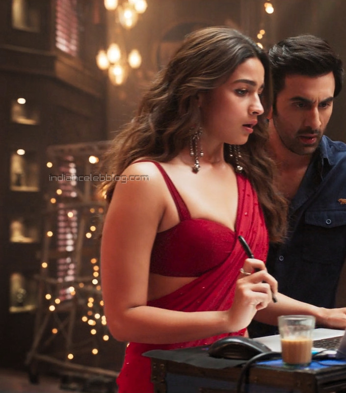 Alia bhatt brahmastra hindi movie 13 hot saree cleavage hd stills – indiancelebblog