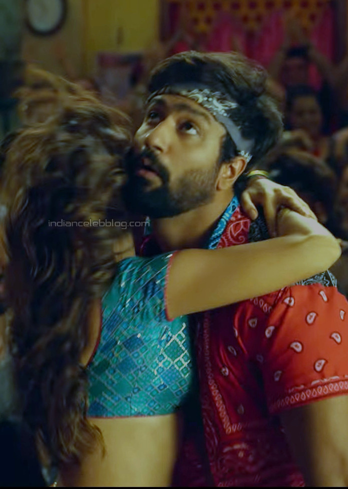 Kiara advani bijli govinda 17 hot item song hd stills – indiancelebblog