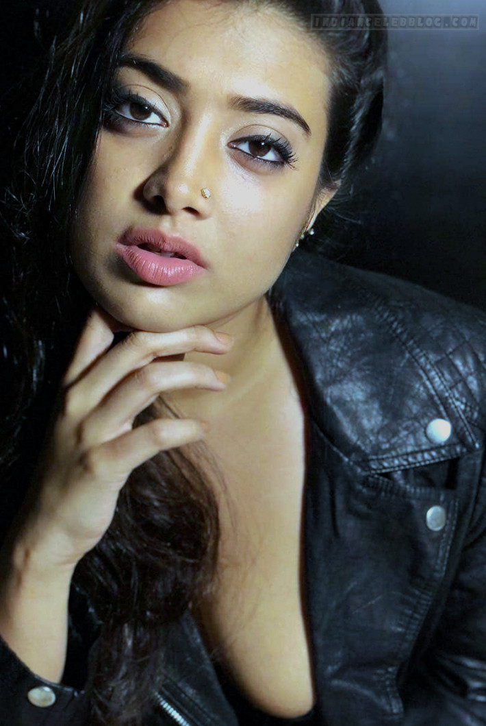 Madhuri braganza mallu actress 15 hot cleavage hd photo – indiancelebblog