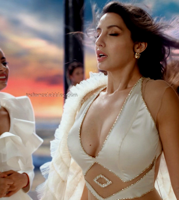 Nora fatehi thank god bollywood 7 hot cleavage hd caps – indiancelebblog