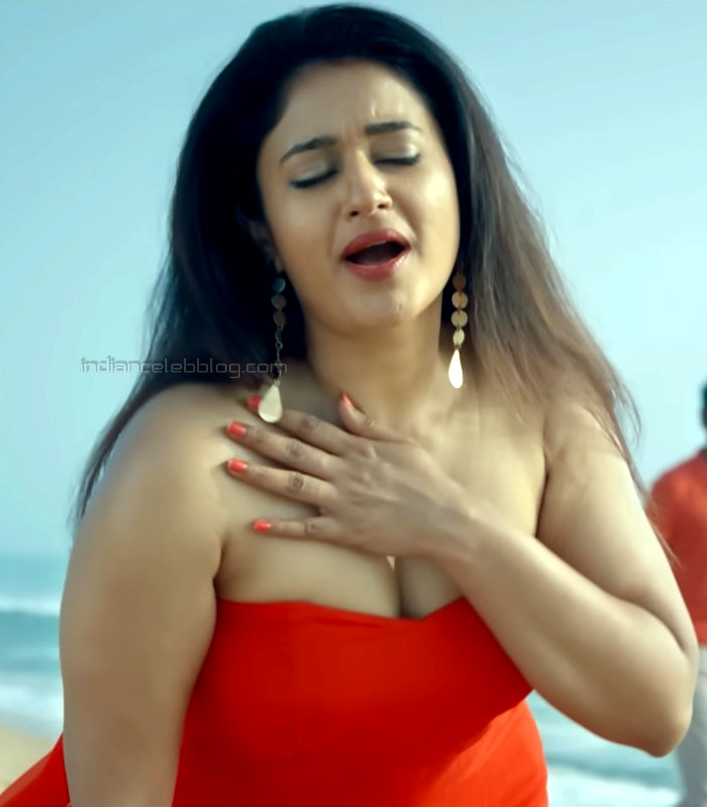 Poonam bajwa gurumoorthi 12 hot cleavage hd caps – indiancelebblog