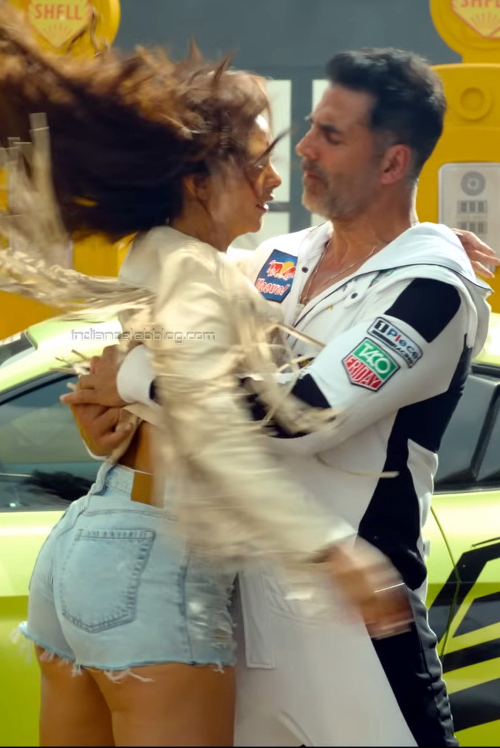 Mrunal thakur bollywood selfiee 20 hot legs hd stills – indiancelebblog.com