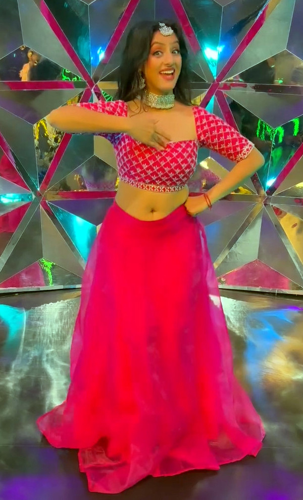 Deepika singh lehenga choli lc1x11 navel hot dance – indiancelebblog
