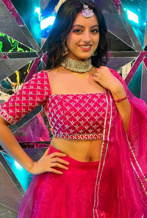 Deepika singh lehenga choli lc1x13 navel hot dance – indiancelebblog