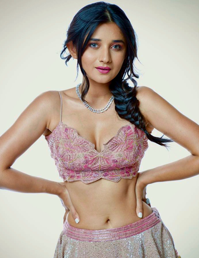 Kanika mann lc1x4 lehenga choli navel photo shoot – indiancelebblog