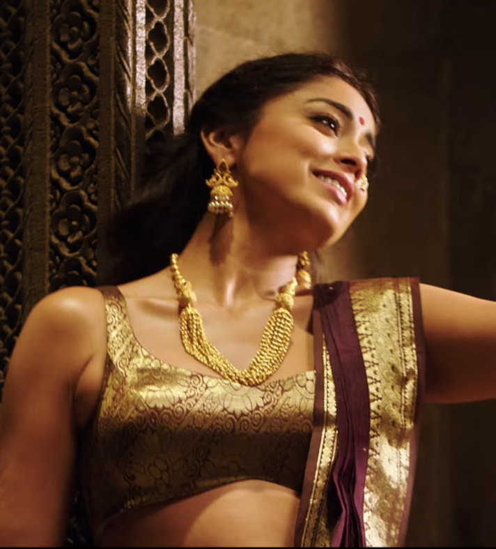 Shriya saran gautamiputra 19 balakrishna telugu movie stills – indiancelebblog