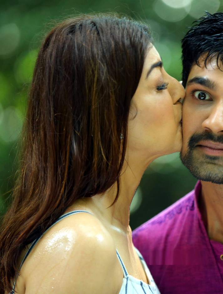 Kajal agarwal ws2x18 sita bellamkonda sreenivas kiss – indiancelebblog
