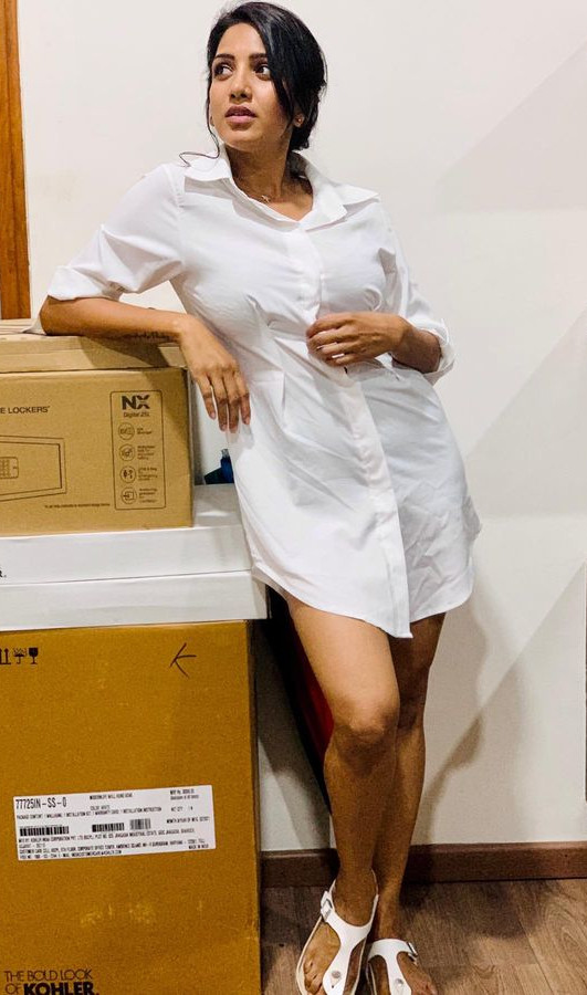 Pavani reddy ss1x7 hot legs social media tamil serial actress ...