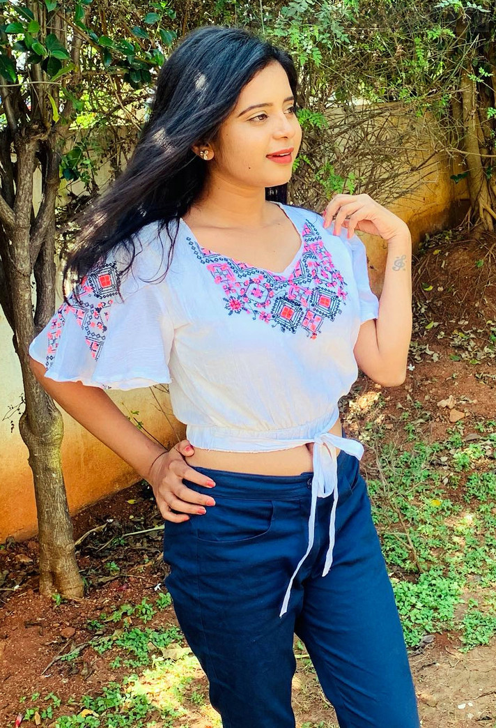 Kavyashree gowda kannada tv actress m1x5 navel social media – indiancelebblog