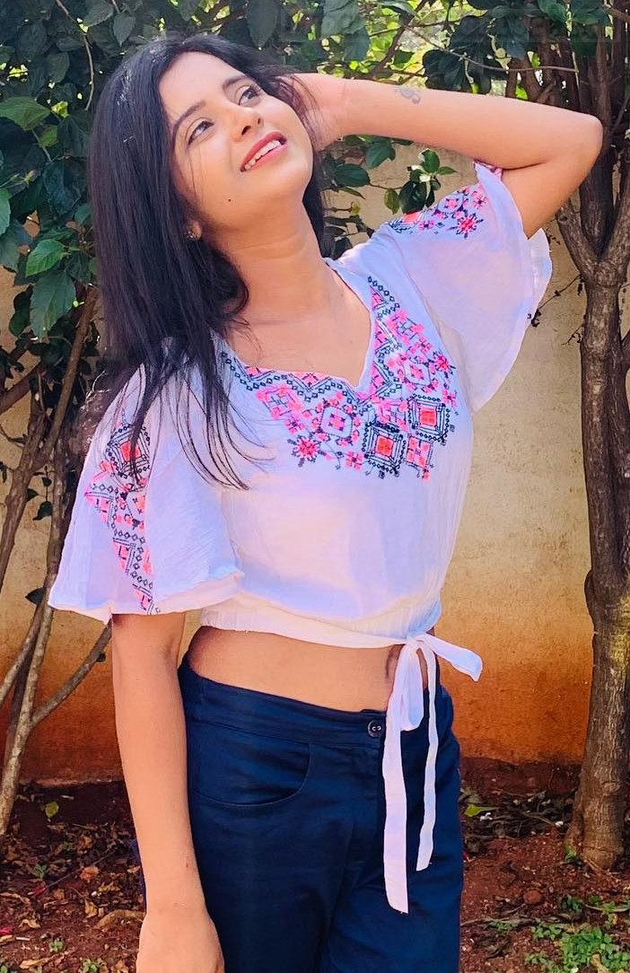 Kavyashree gowda kannada tv actress m1x7 navel photo shoot – indiancelebblog