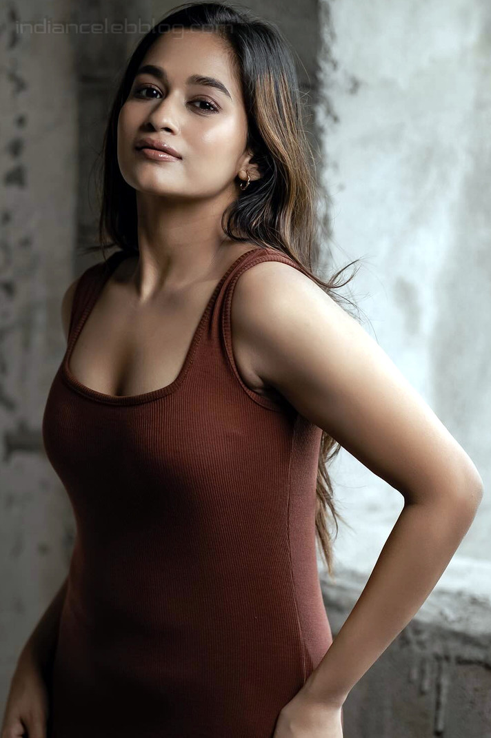 Kavya arivumani tamil tv actress m1x19 cleavage social media ...