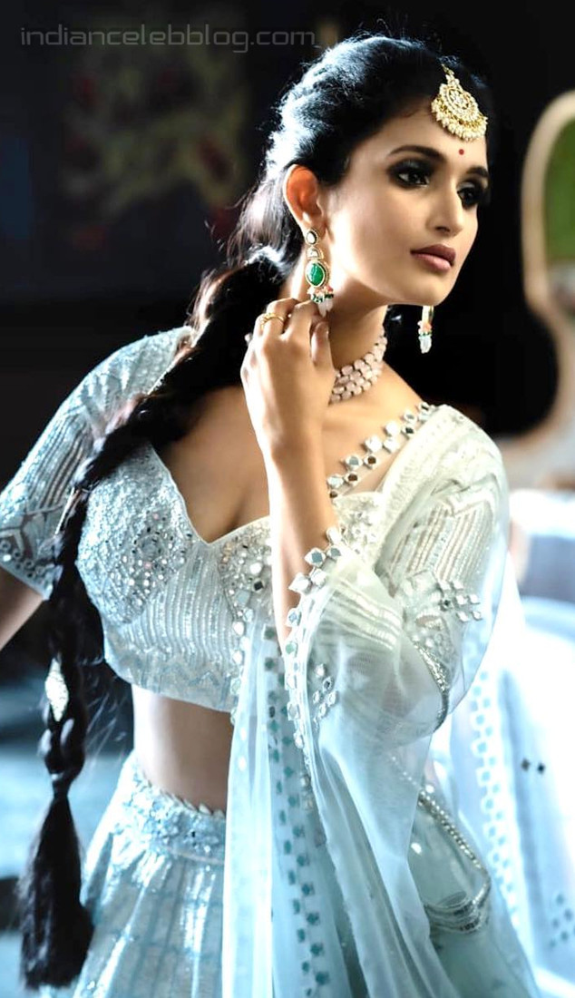 Kavya shastry lc1x13 lehenga choli social media – indiancelebblog