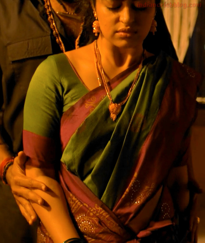 Apsara rani Racharikam 16 telugu movie hot saree screencaps – indiancelebblog