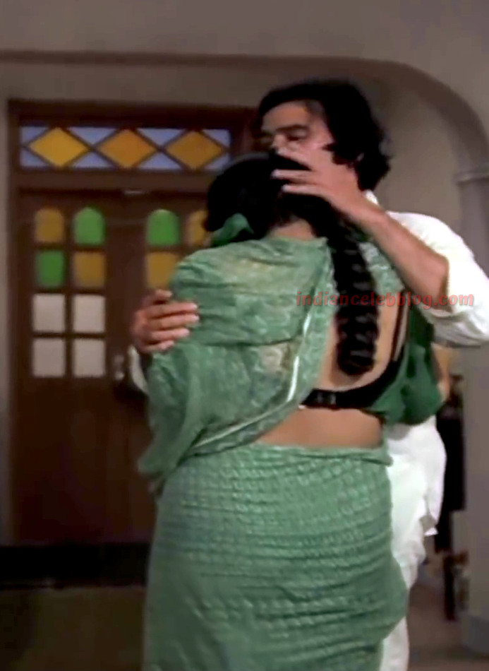 Farida jalal m1x8 Bundal baaz saree strip scene hd captures – indiancelebblog