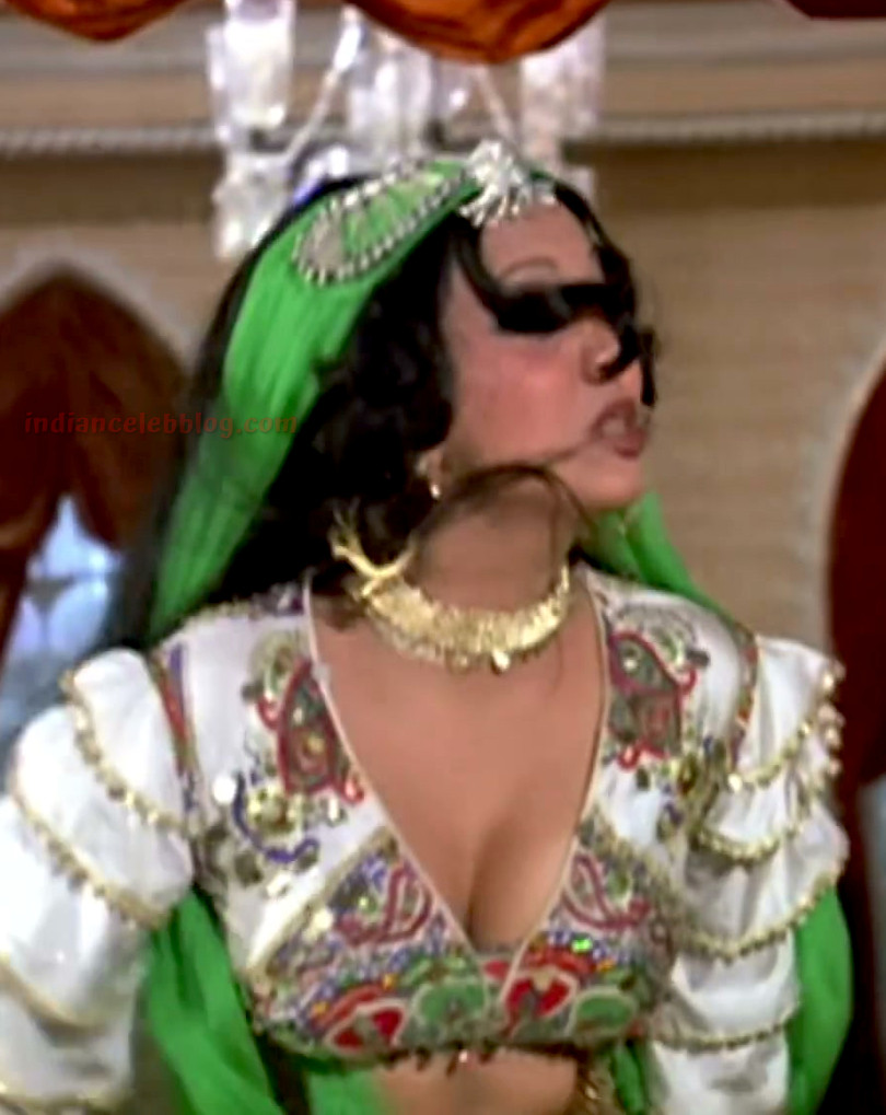 Neetu singh m1x3 Dharam veer hot cleavage hd screencaps – indiancelebblog