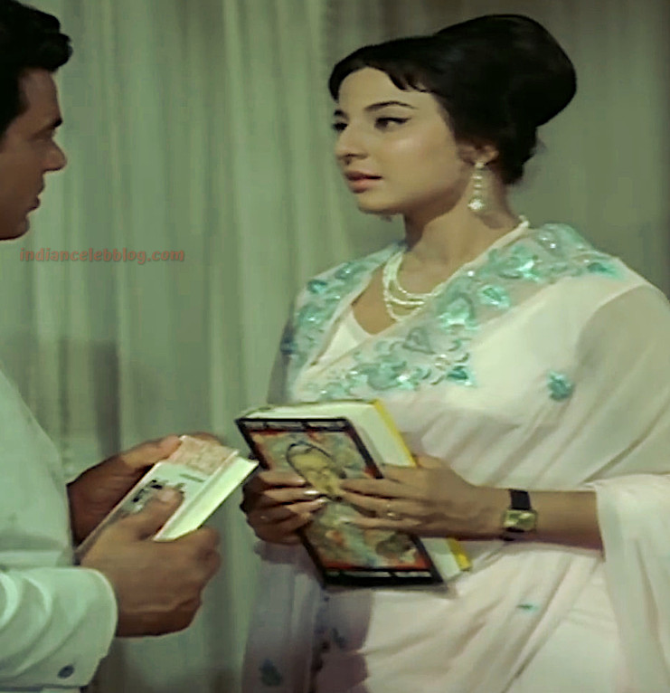 16 tanuja mukherjee izzat saree dharmendra hindi movie – indiancelebblog