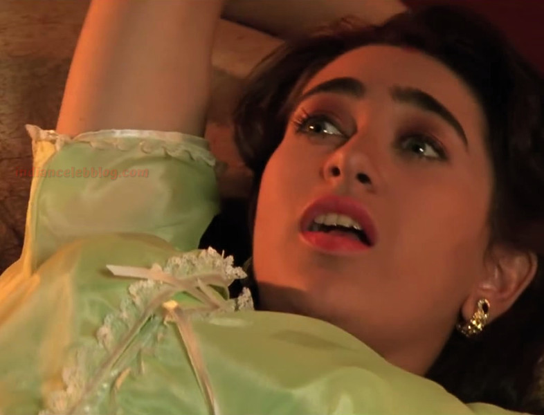 17 karishma kapoor khuddar govinda romantic scene – indiancelebblog